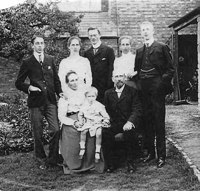 EDGAR R MOBBS DSO (1882-1917) - LEGENDARY SOLDIER SPORTSMAN